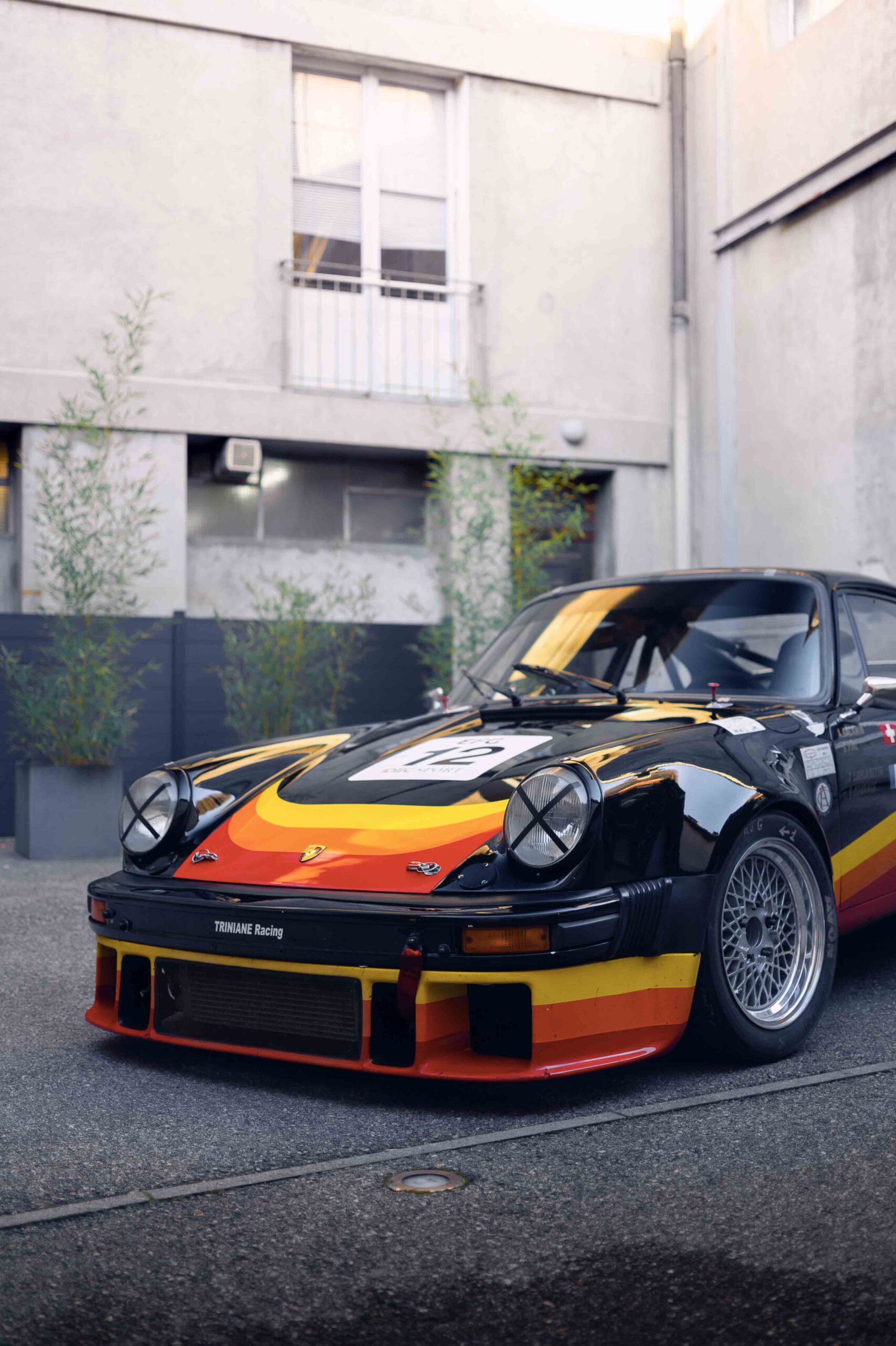 Préparation d'une Porsche 930 pour participation au Mans Classic ...